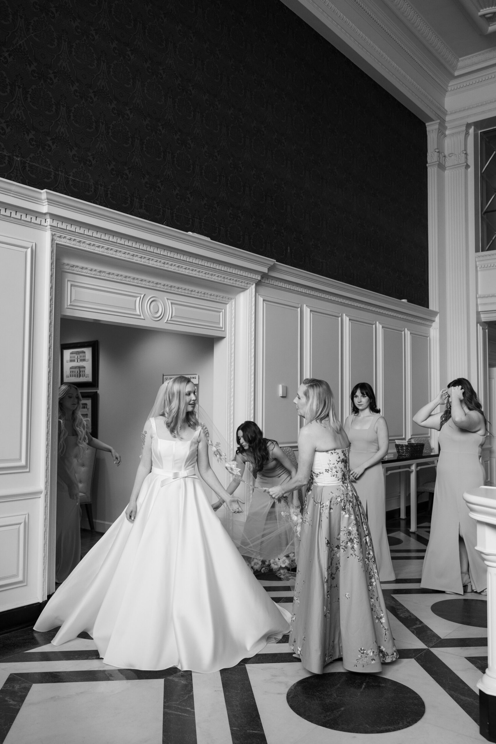 A Traditional Dallas Wedding with a Modern Twist - Showit Blog