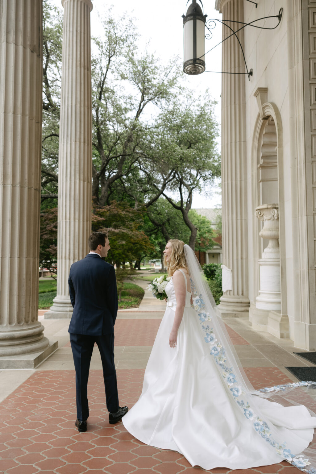 A Traditional Dallas Wedding with a Modern Twist - Showit Blog